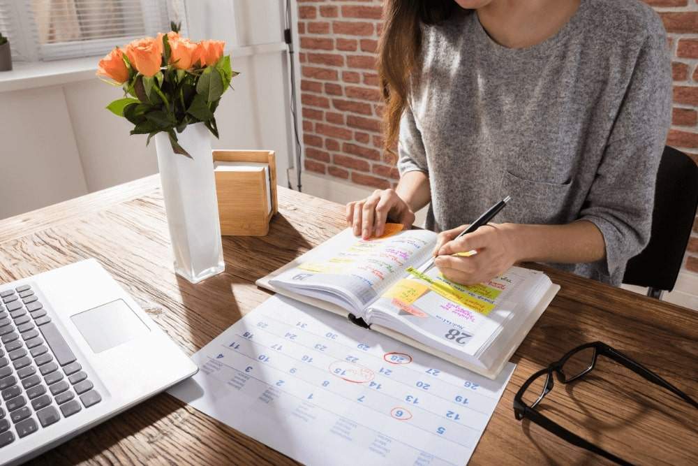 Weekend & Holiday Scheduling: A Manager's Guide